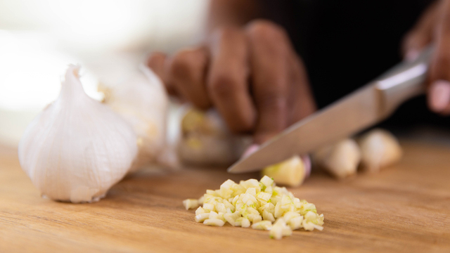 Nutrition Unfiltered - 10-Minute Garlic Hack | ALO Wellness Club